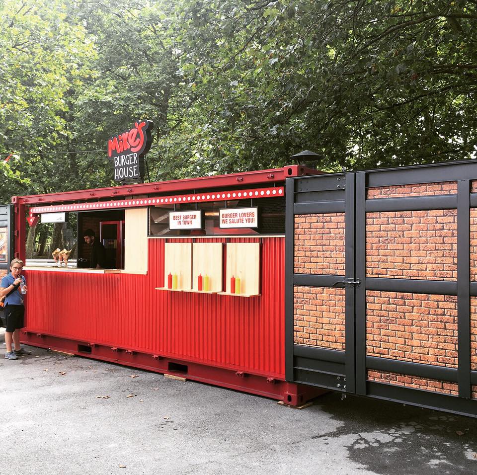 Contenedor maritimo 20 pies Open Side transformado en bar - Ibercontainer